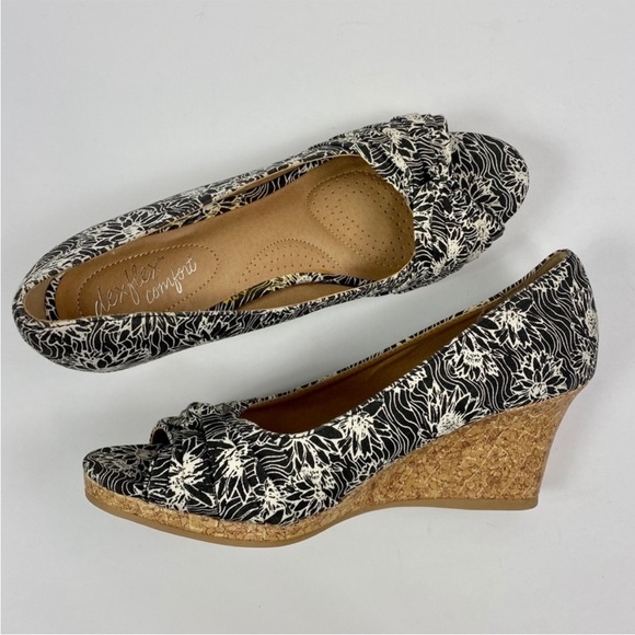 dexflex comfort | Shoes | Dexflex Comfort Black And White Floral Cork ...